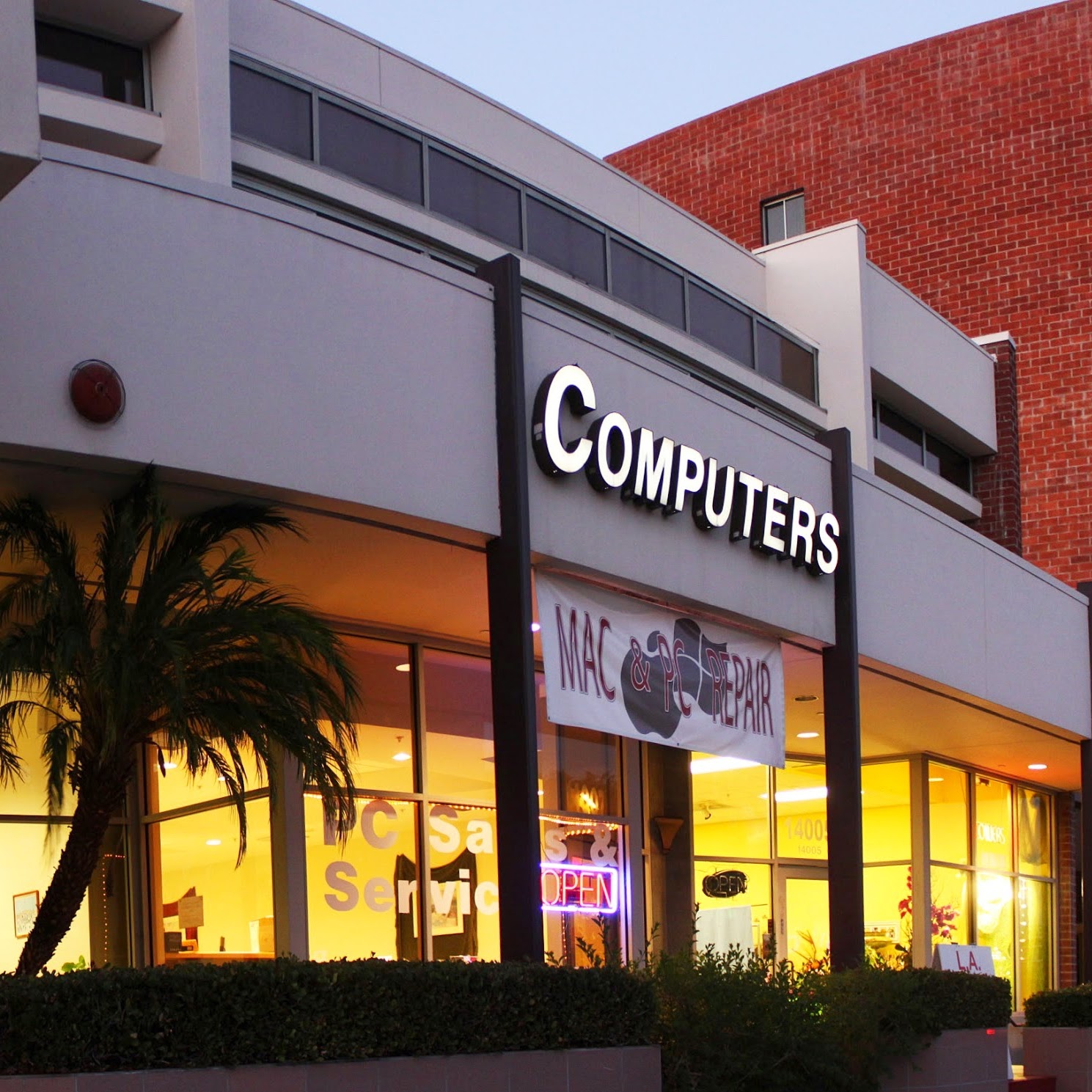 Who we are - Personal Computer Sales and Service